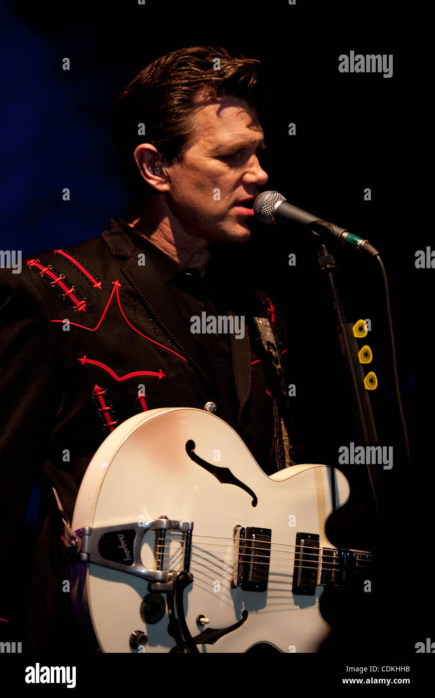 Trak live lounge bar hi-res stock photography and images - Alamy