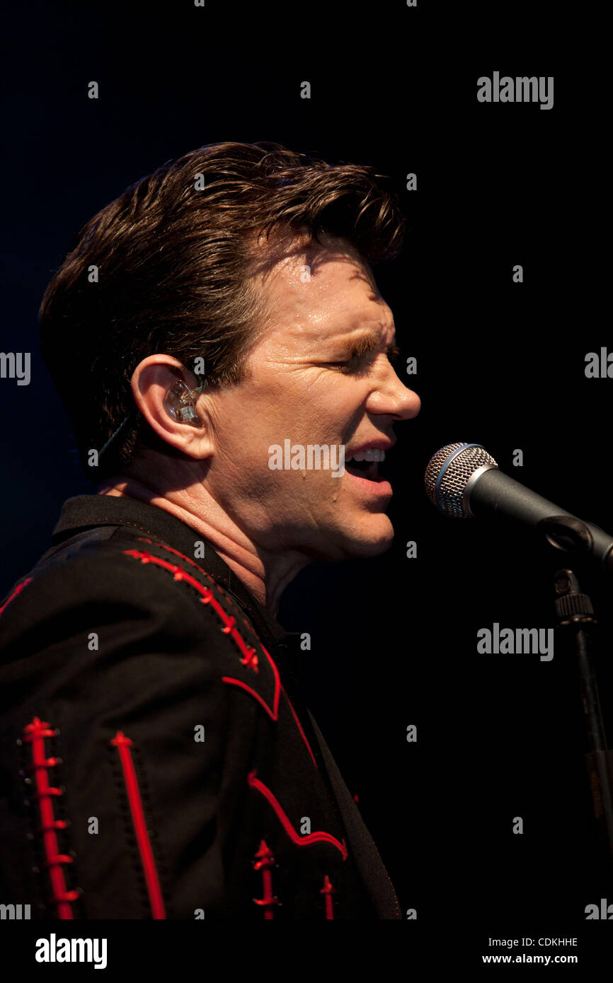 Trak live lounge bar hi-res stock photography and images - Alamy