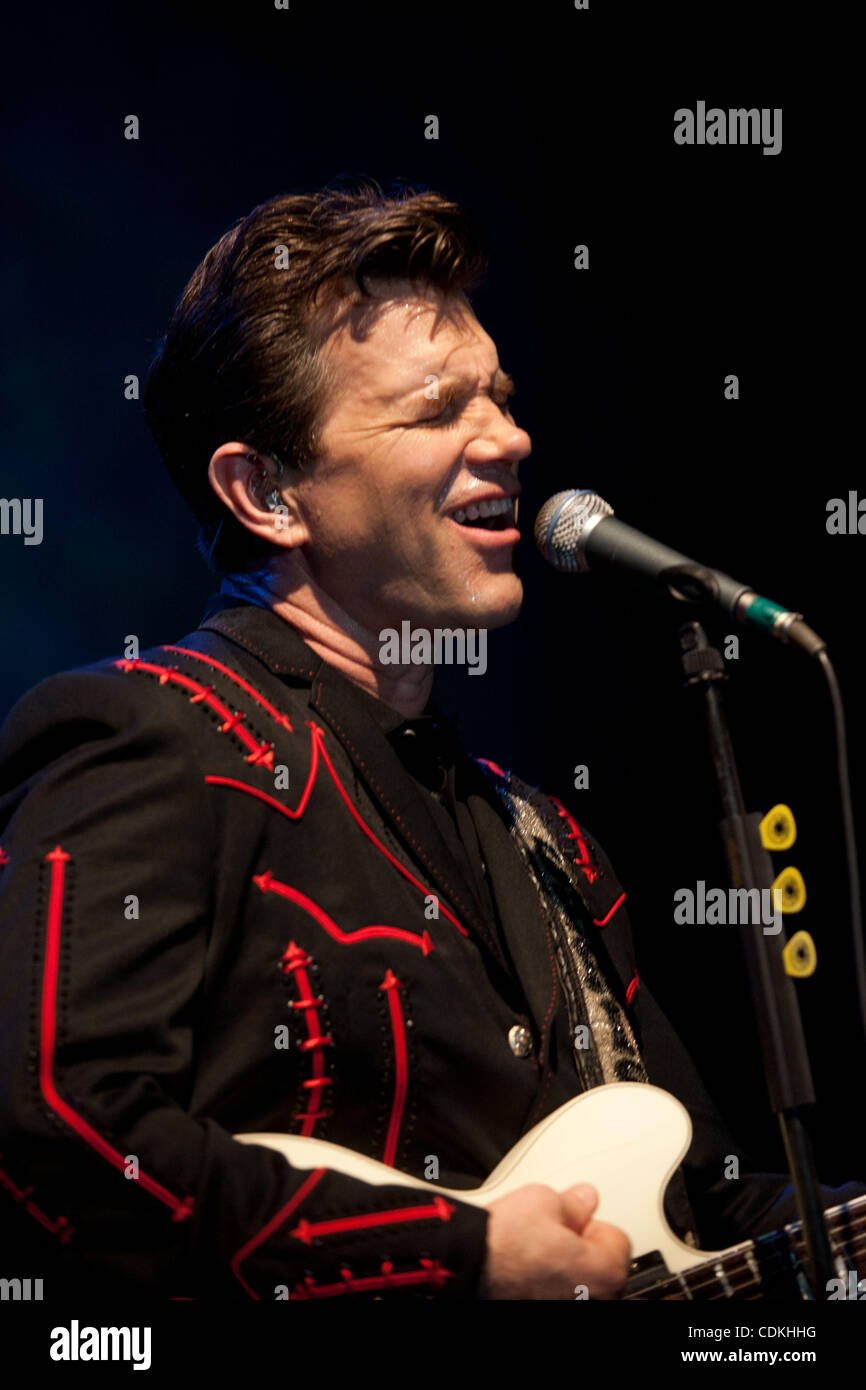 Trak live lounge bar hi-res stock photography and images - Alamy