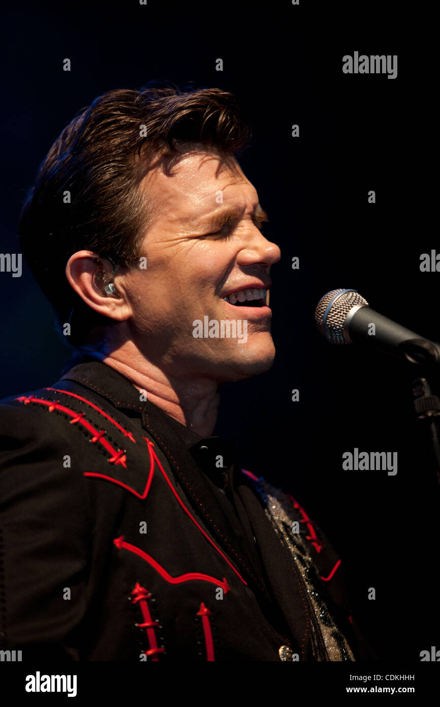 CHRIS ISAAK performing live at Trak Lounge Bar Melbourne Australia ...