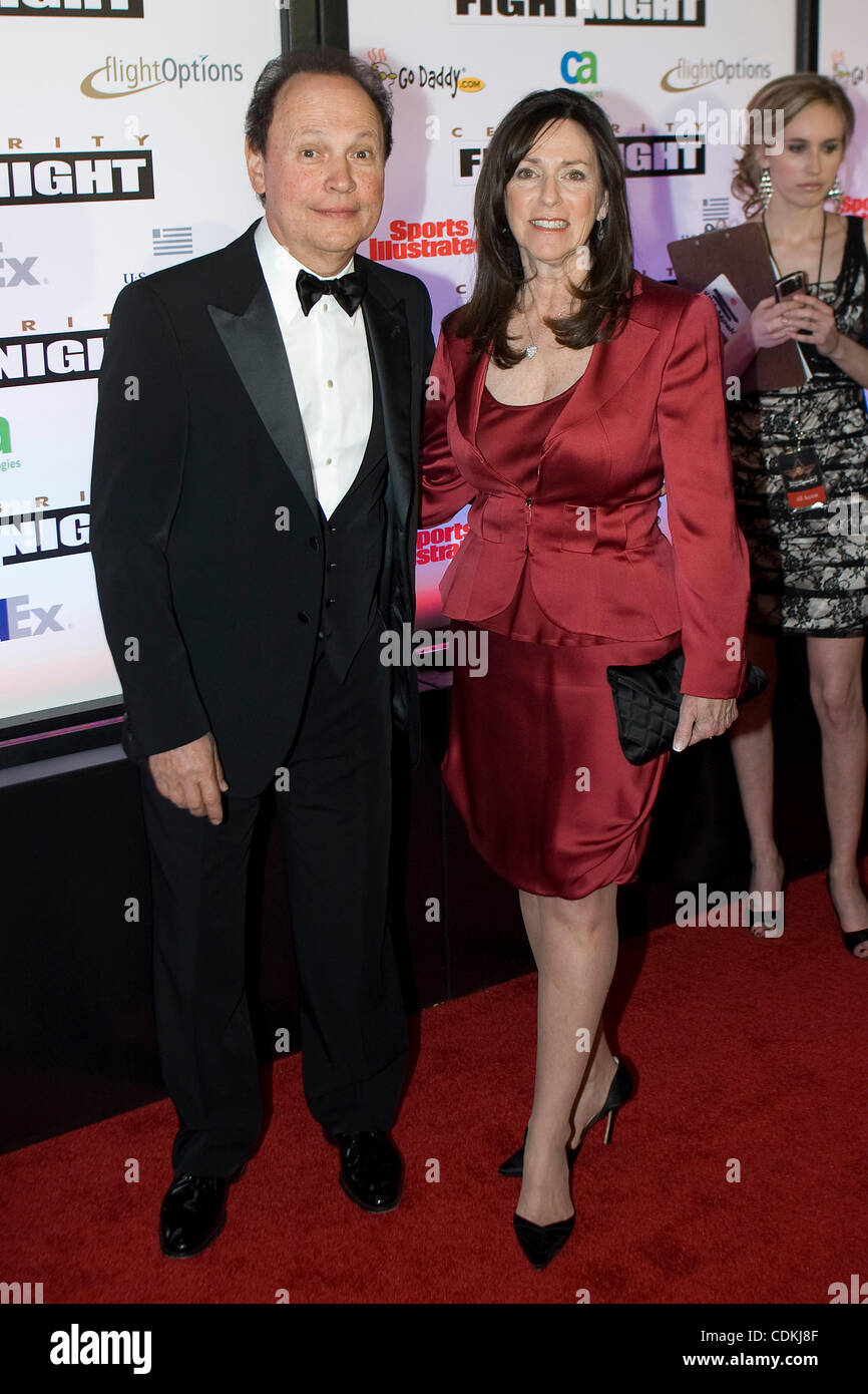 Mar. 20, 2011 - Phoenix, Arizona, U.S - Billy Crystal and wife Janice ...