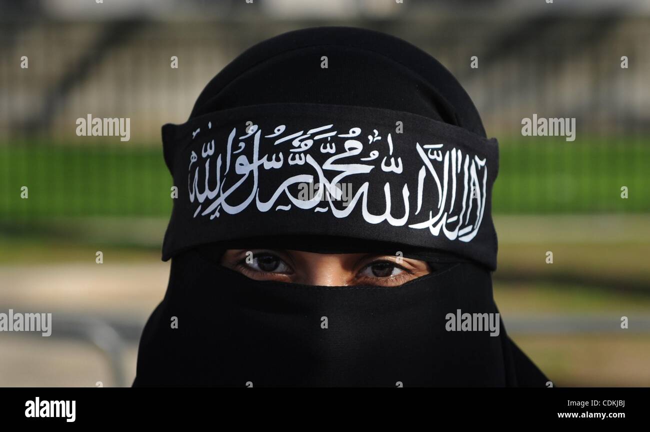 Muslim demonstrators hi-res stock photography and images - Alamy