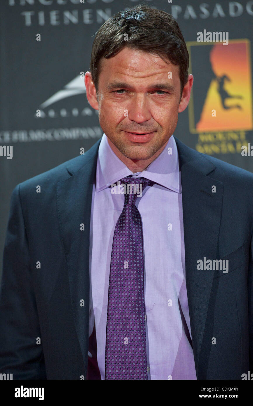 Dougray Scott attends the Premiere of 'There be dragons' at Capitol ...