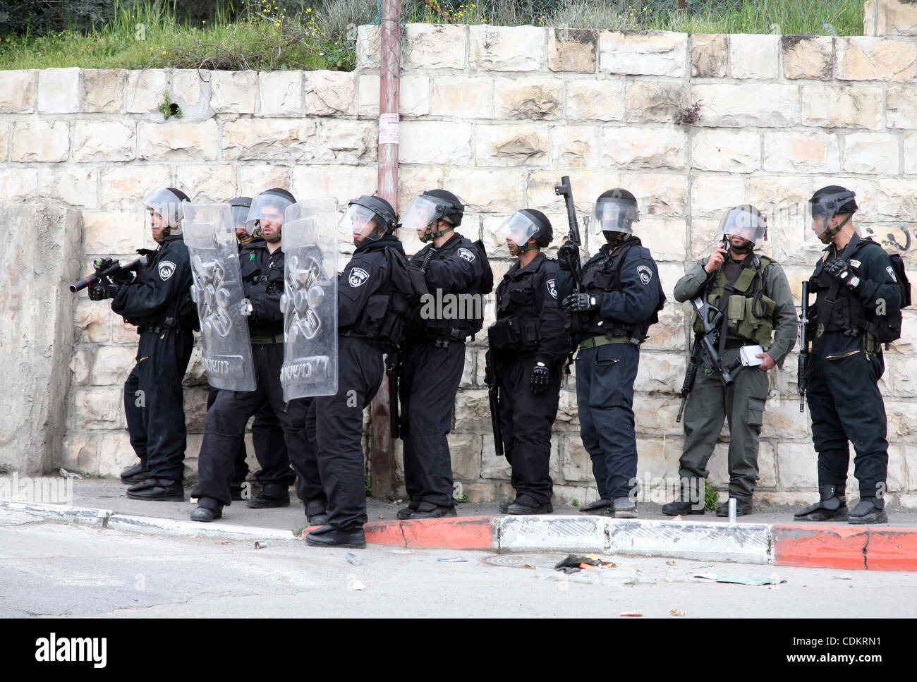 Israeli Border Police fire tear gas towards Palestinian stone throwers ...