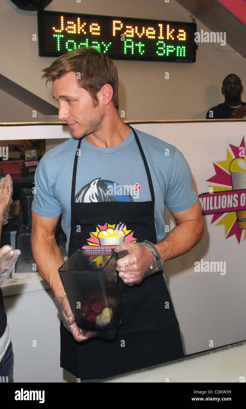 Mar. 26, 2011 - Hollywood, California, U.S. - Jake Pavelka creates his ...