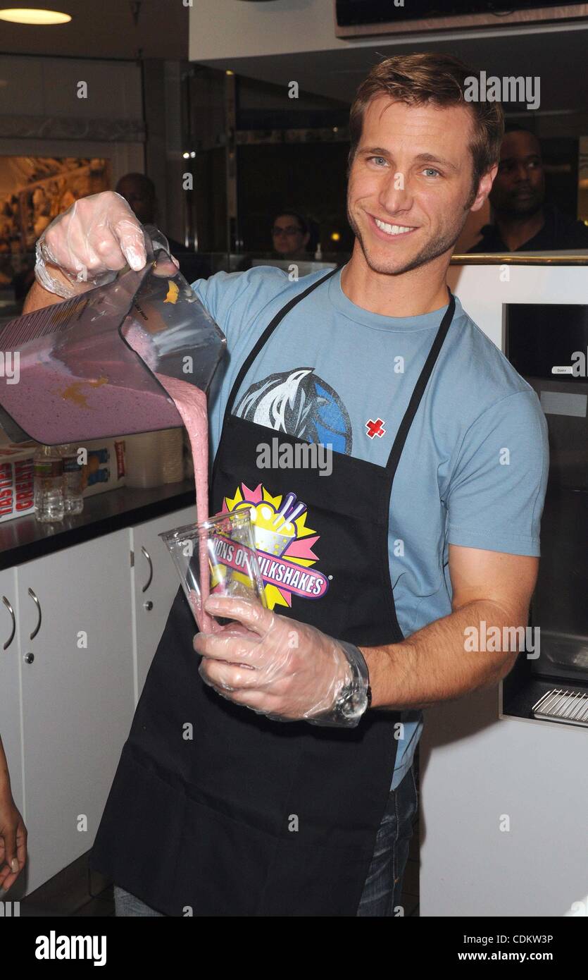 Mar. 26, 2011 - Hollywood, California, U.S. - Jake Pavelka creates his ...