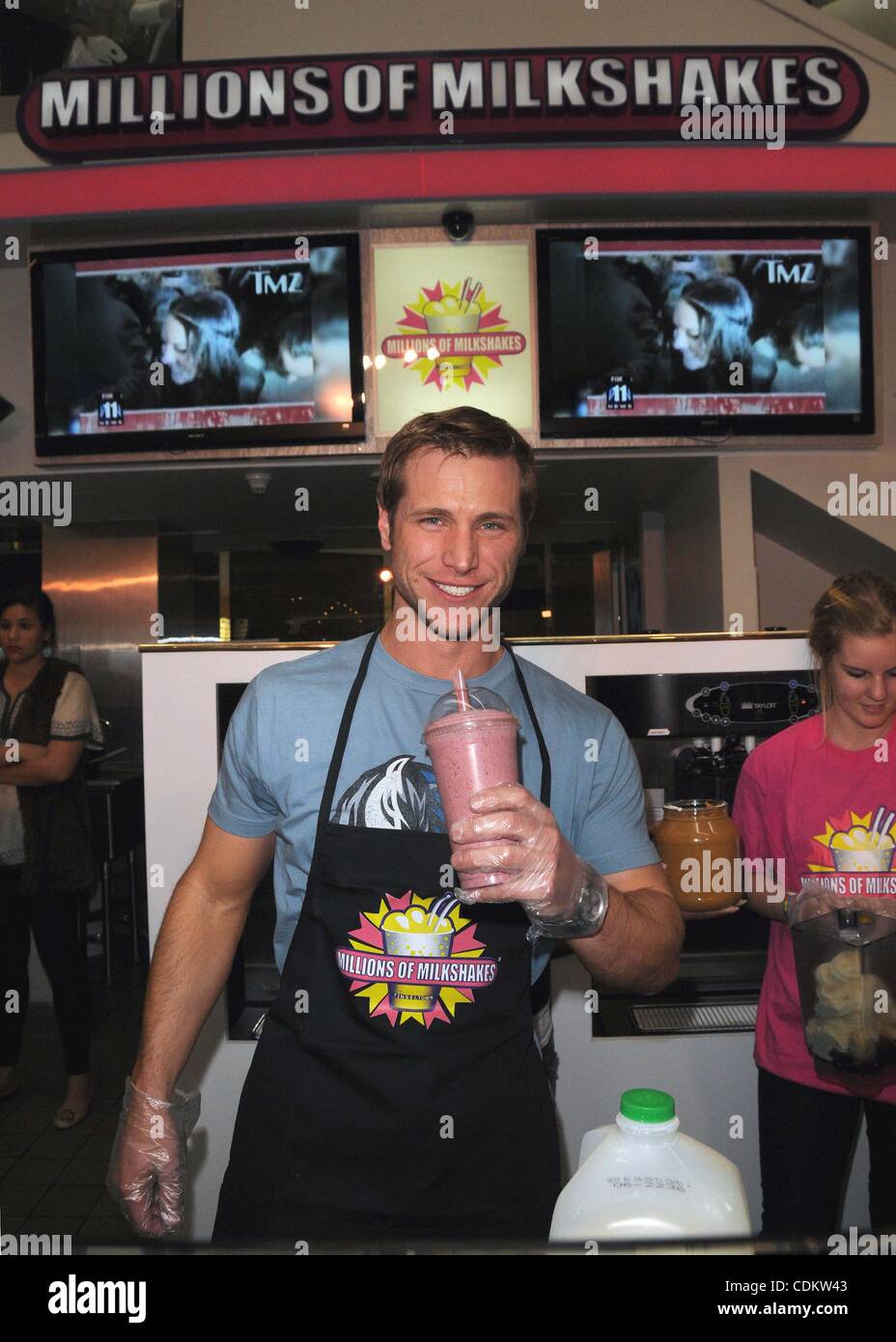 Mar. 26, 2011 - Hollywood, California, U.S. - Jake Pavelka creates his ...