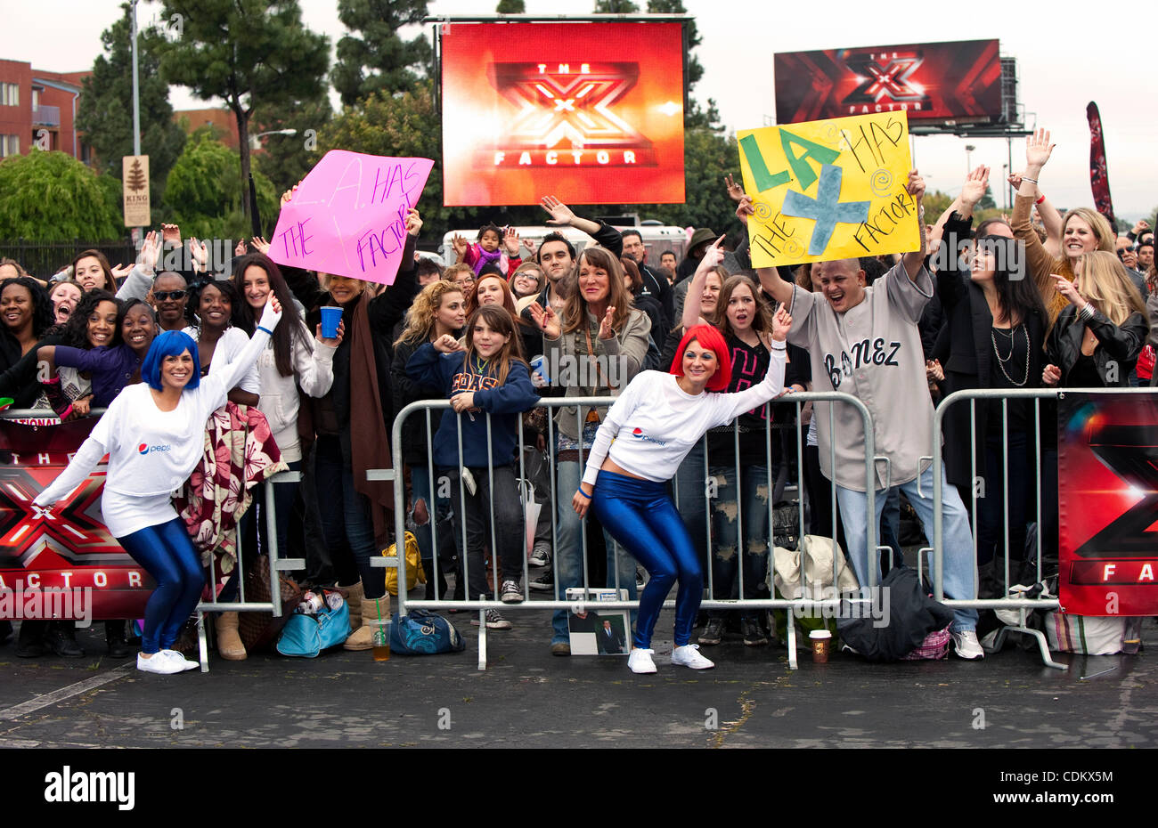 Mar. 27, 2011 - Los Angeles, California, USA - Wannabe stars wait for ...