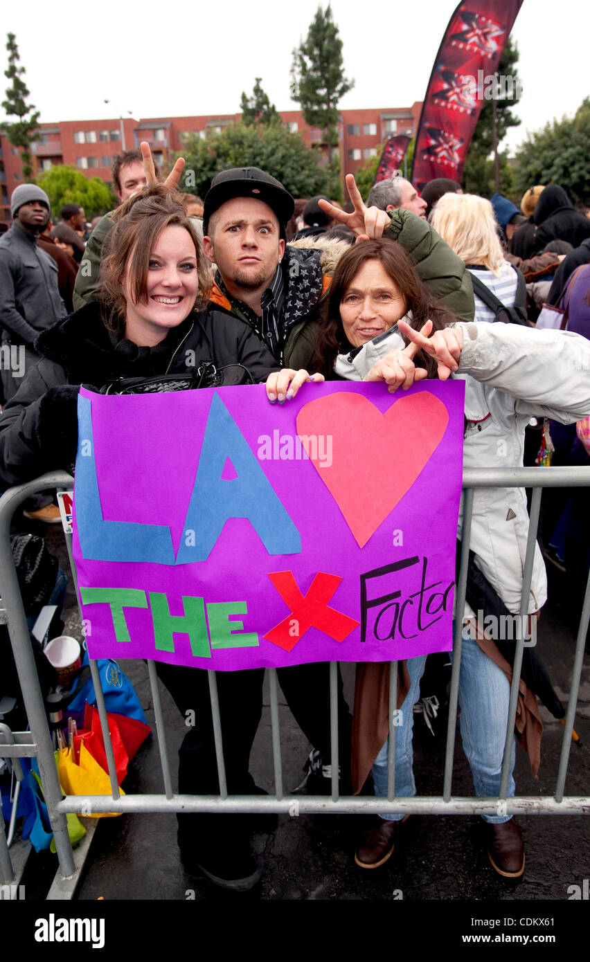 Mar. 27, 2011 - Los Angeles, California, USA - Wannabe stars wait for ...