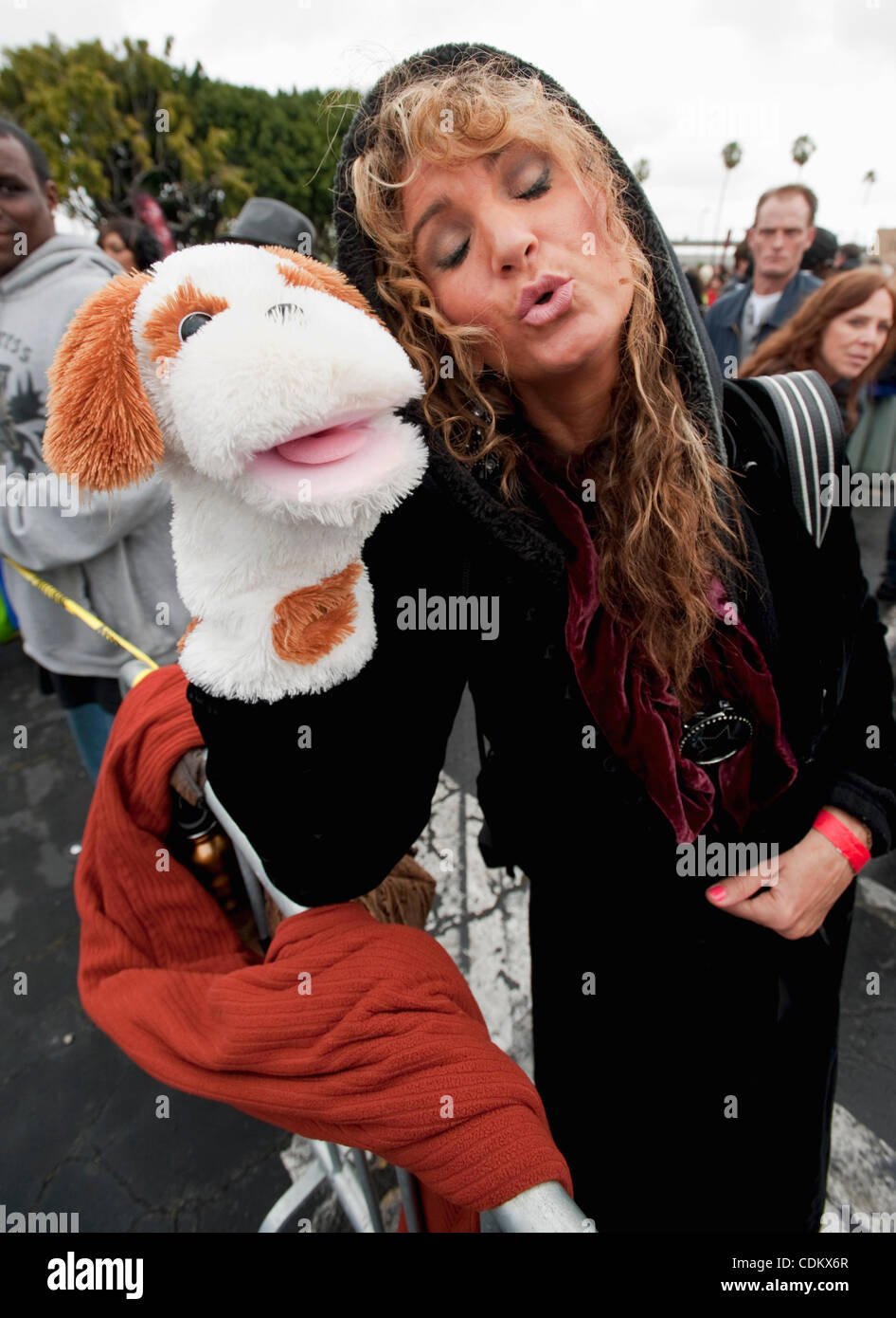 Mar. 27, 2011 - Los Angeles, California, USA - Wannabe stars wait for ...