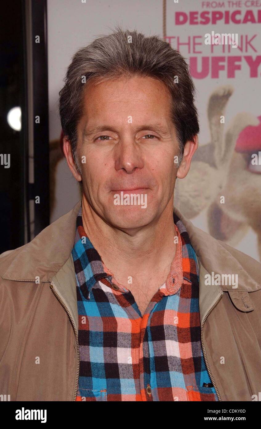 Mar. 27, 2011 - Hollywood, California, U.S. - GARY COLE.The Universal ...
