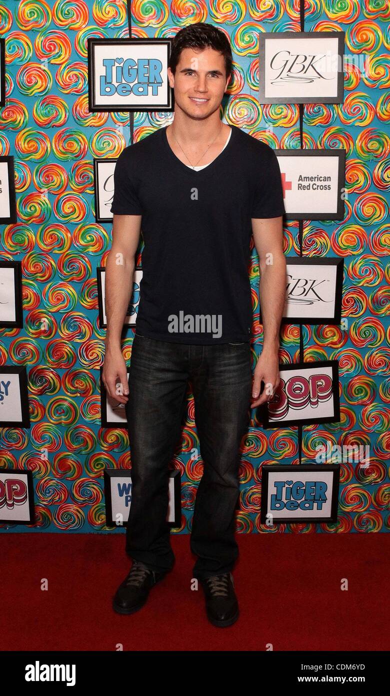 Mar. 31, 2011 - Los Angeles, California, U.S. - Robbie Amell. GBK Kids ...