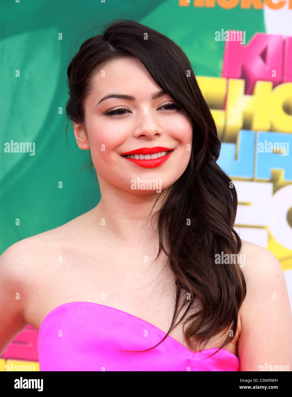 Apr. 2, 2011 - Los Angeles, California, U.S. - Miranda Cosgrove arrives ...