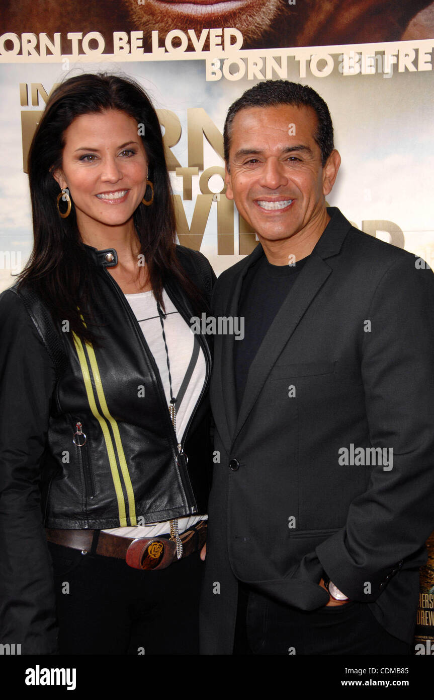 Apr. 3, 2011 - Hollywood, California, U.S. - Lu Parker and Antonio ...