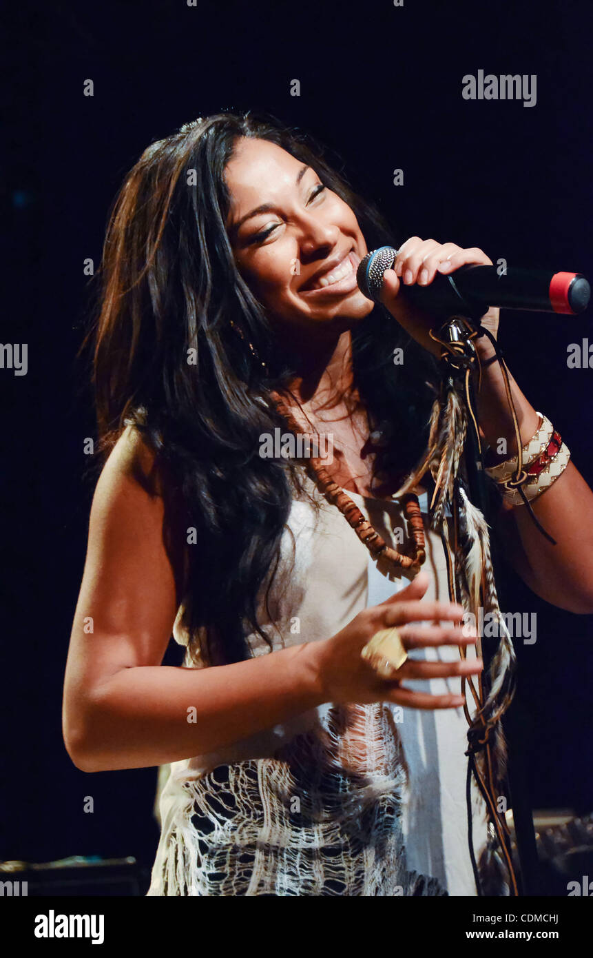 Apr. 4, 2011 - Philadelphia, Pennsylvania, U.S. - R&B singer MELANIE ...