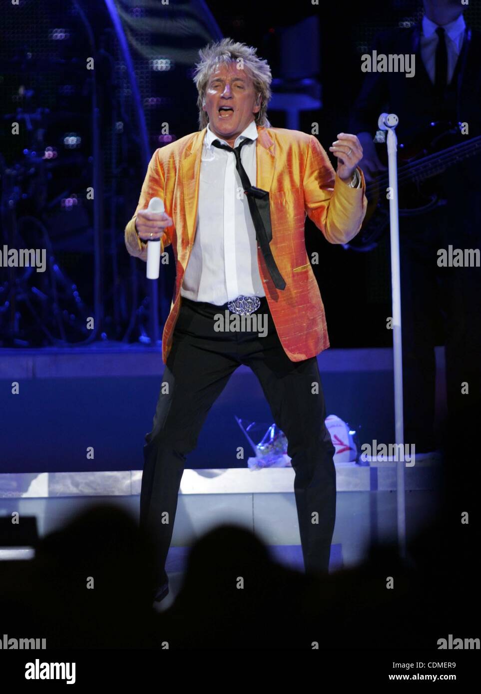 Apr. 6, 2011 - New York, New York, U.S. - ROD STEWART performs in ...