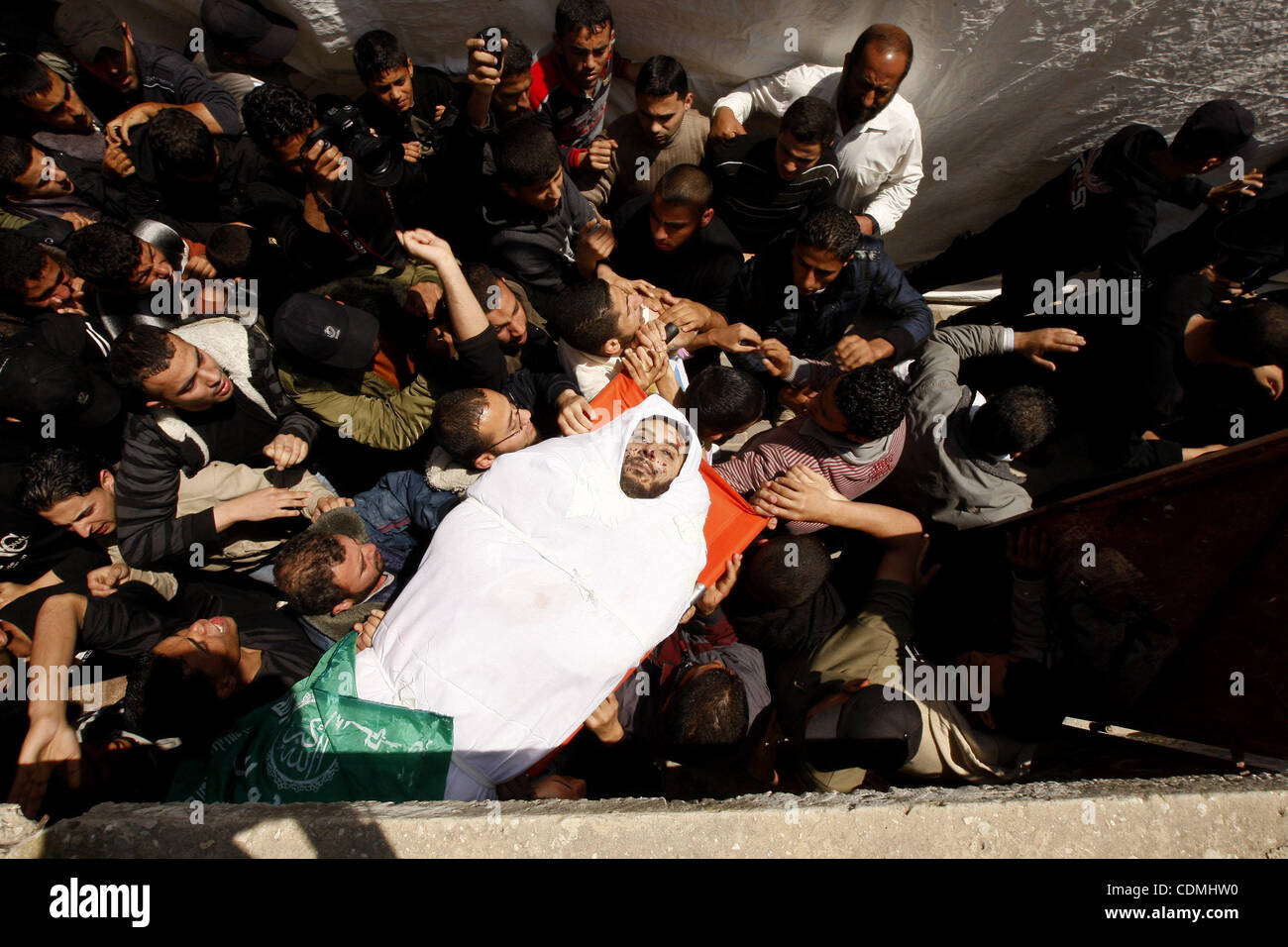 Palestinian mourners carry the body of Hamas militant Mohammed Awaja ...