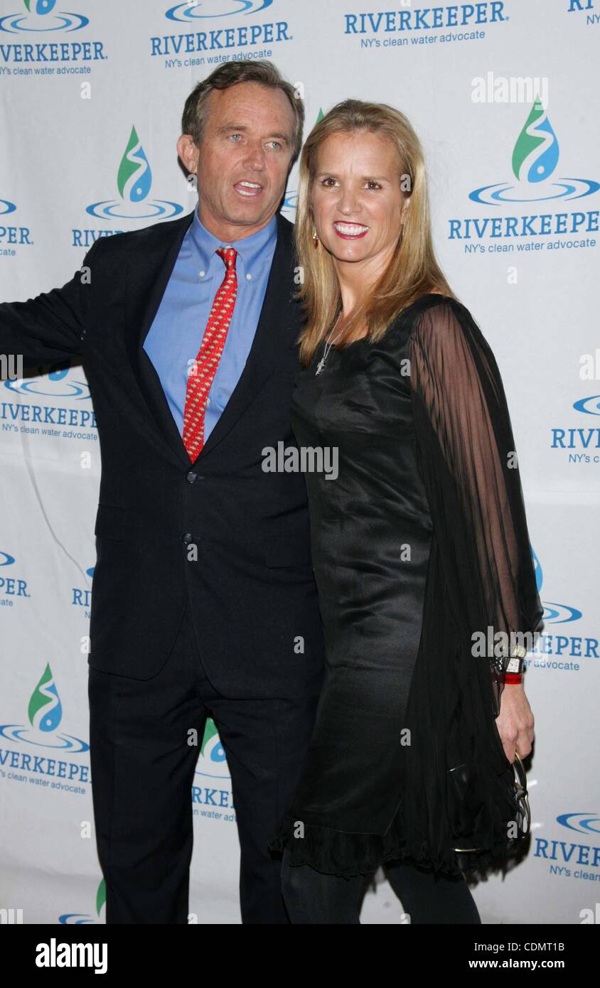 Apr. 13, 2011 - New York, New York, U.S. - BOBBY KENNEDY JR. AND SISTER ...