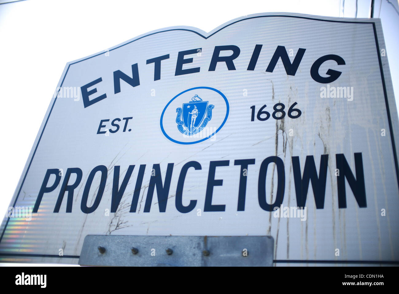 Entering provincetown sign cape cod hi-res stock photography and images ...