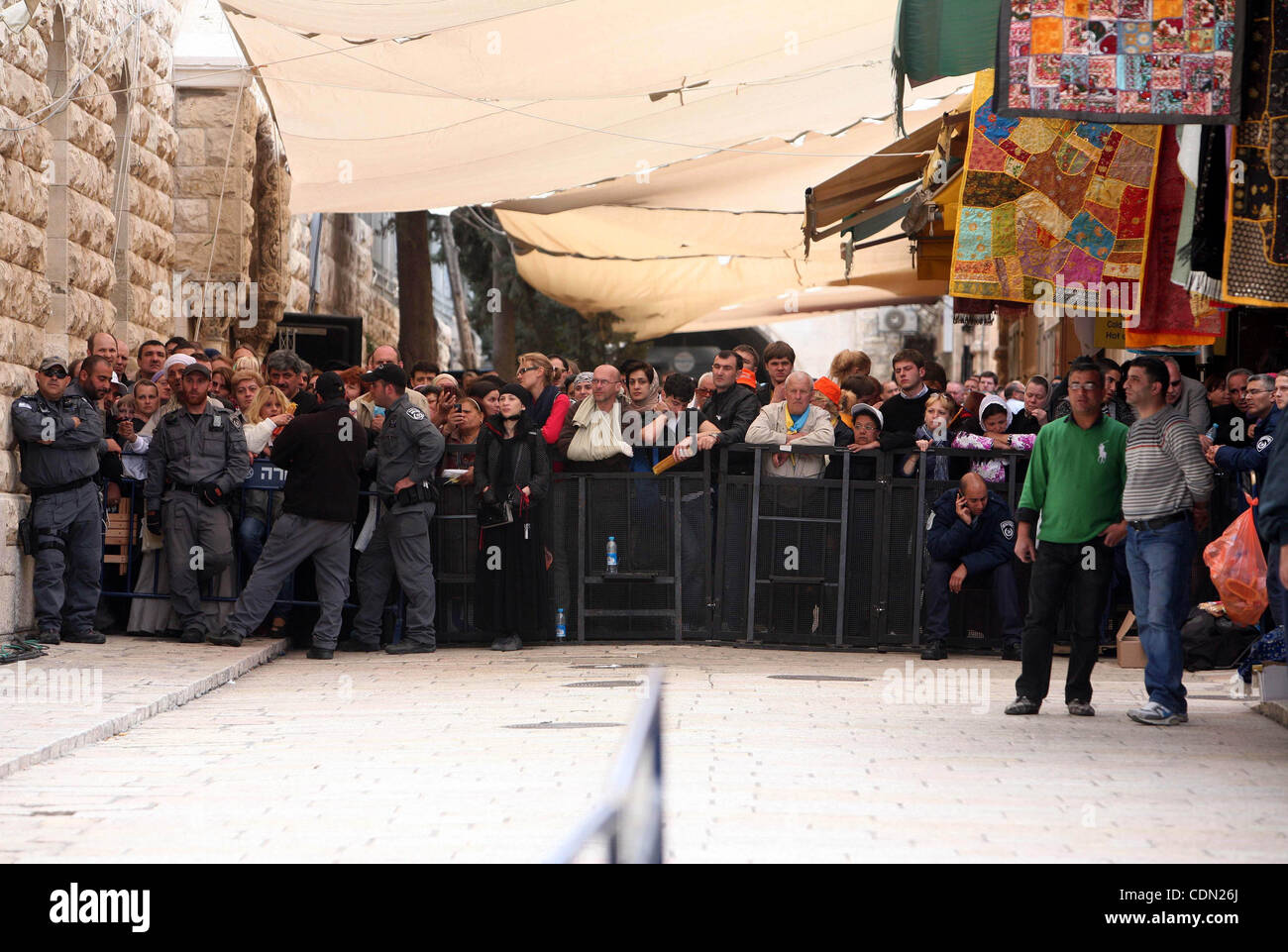 Soldiers at church of the holy sepulchre hi-res stock photography and ...