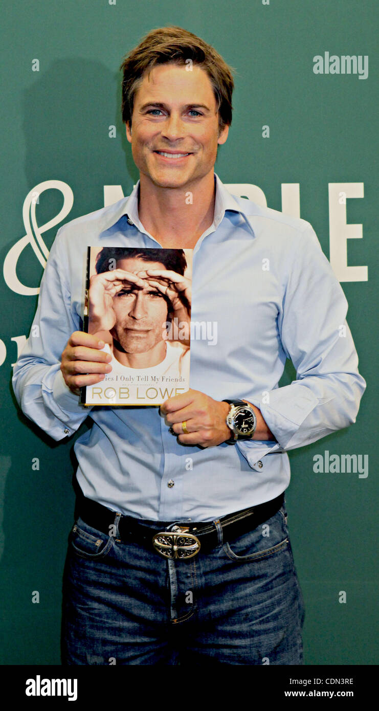 Apr 29, 2011 - Los Angeles , California, U.S. - Actor ROB LOWE attends ...