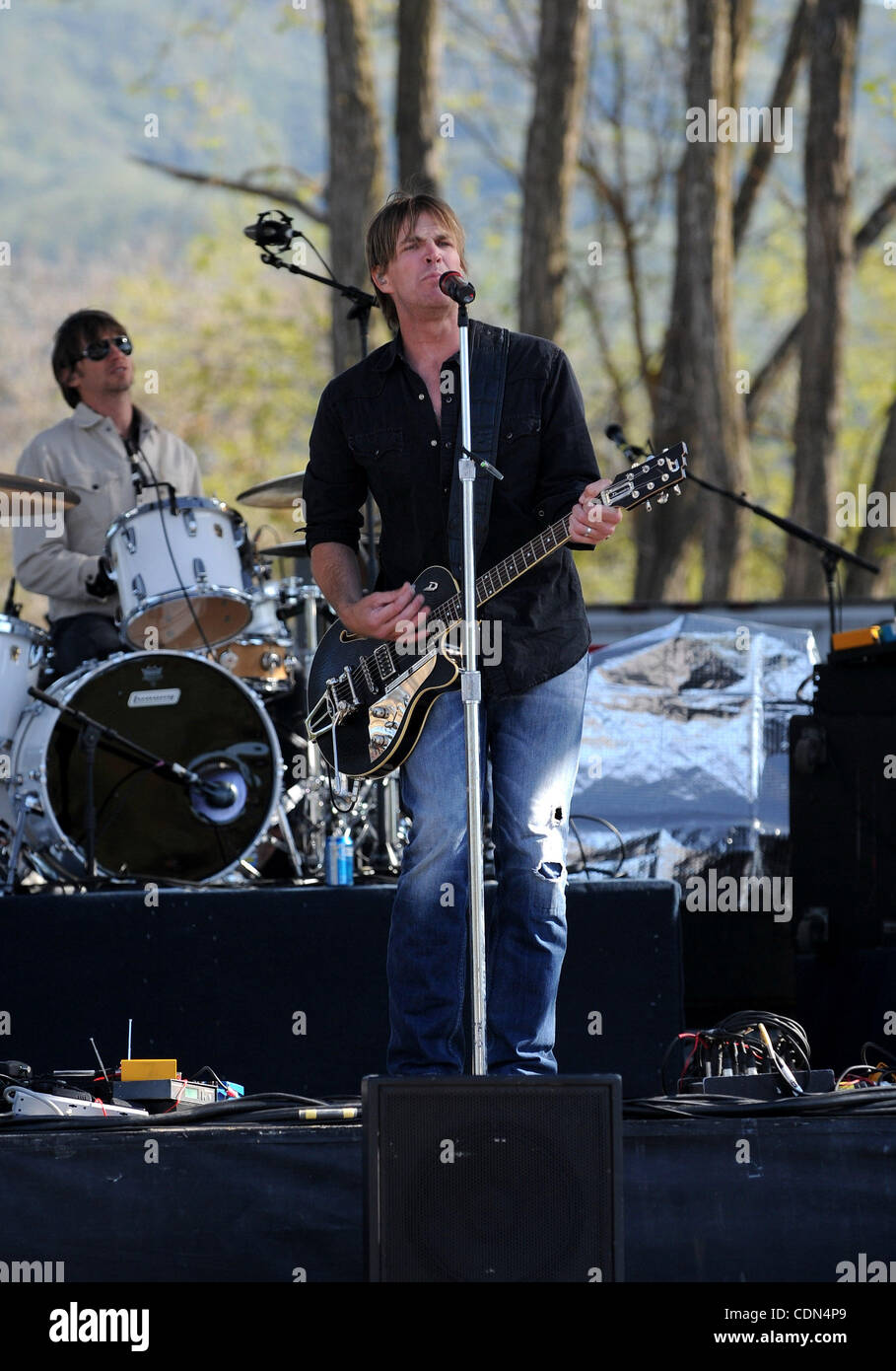 Jack Ingram performs a live concert to the audience during the 2011 ...