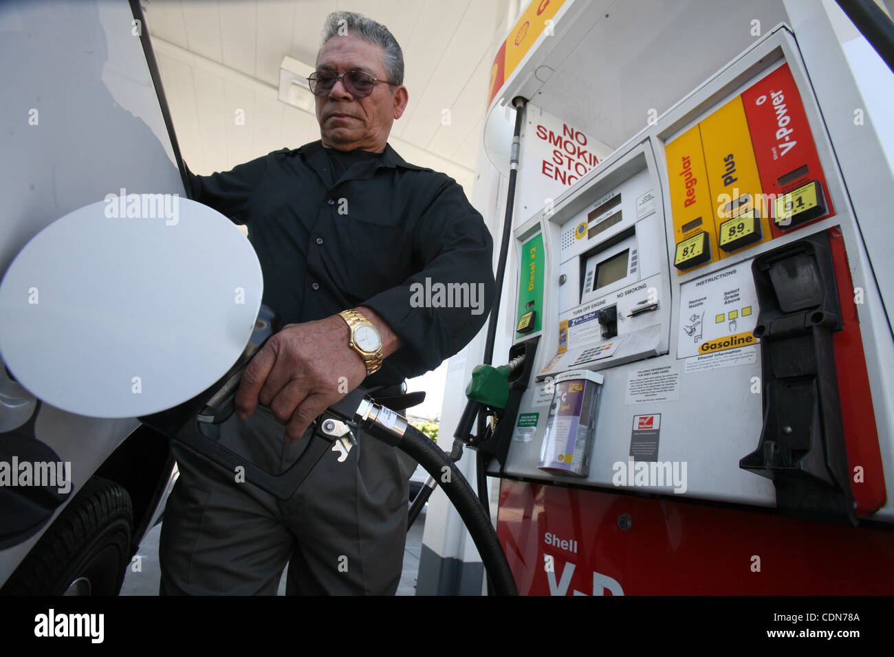 Man chiu hi-res stock photography and images - Alamy