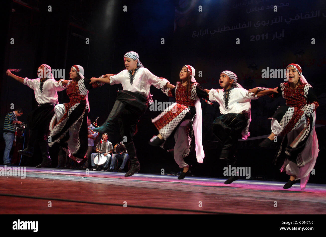 Palestinians, from Lebanon refugee camps, perform traditional dancing ...