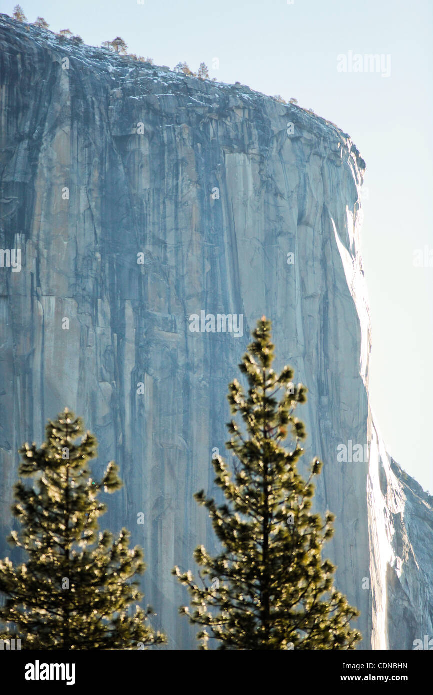 May 19, 2011 - Yosemite, California, U.S. - The famed El Capitan in ...