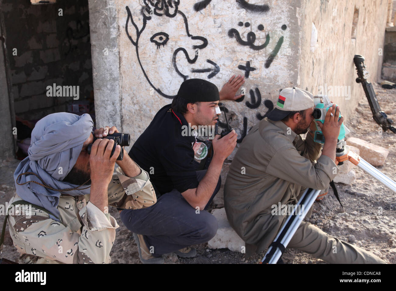 May 21, 2011 - Nalut, Libya - Libyan rebels scout target using walkie ...
