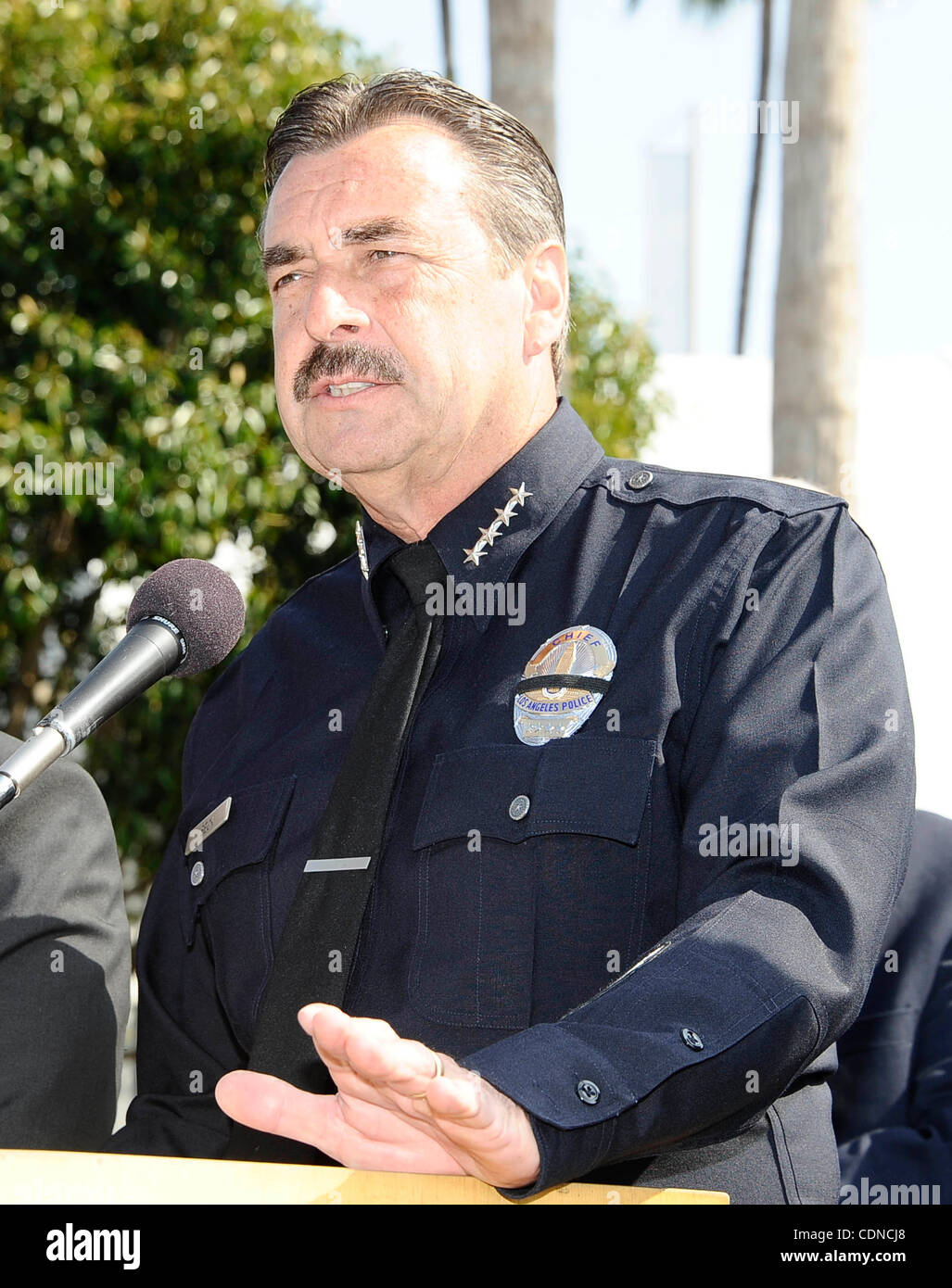 Lapd chief charlie beck hi-res stock photography and images - Alamy