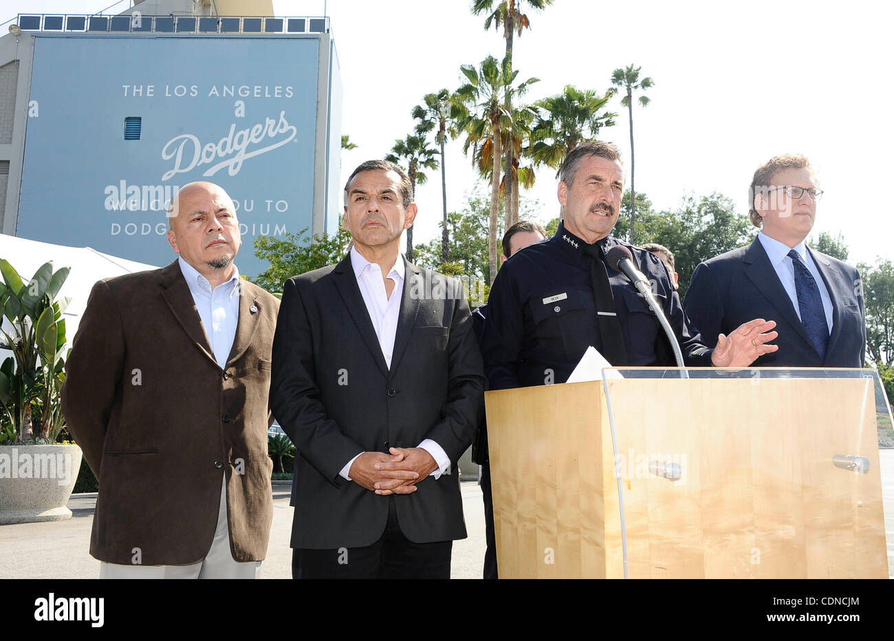 Lapd chief charlie beck hi-res stock photography and images - Alamy