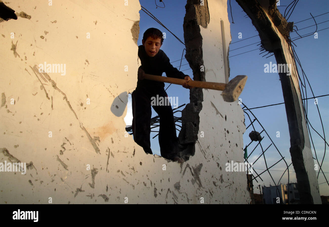 Children play destroyed house hi-res stock photography and images - Alamy