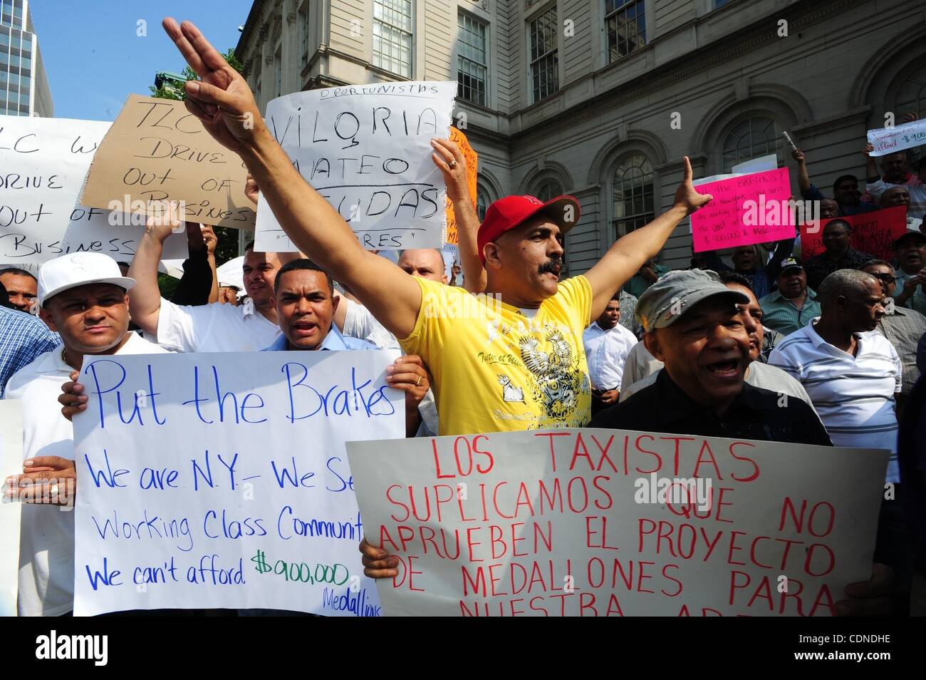 May 26, 2011 - Manhattan, New York, U.S. - Hundreds of livery taxi ...
