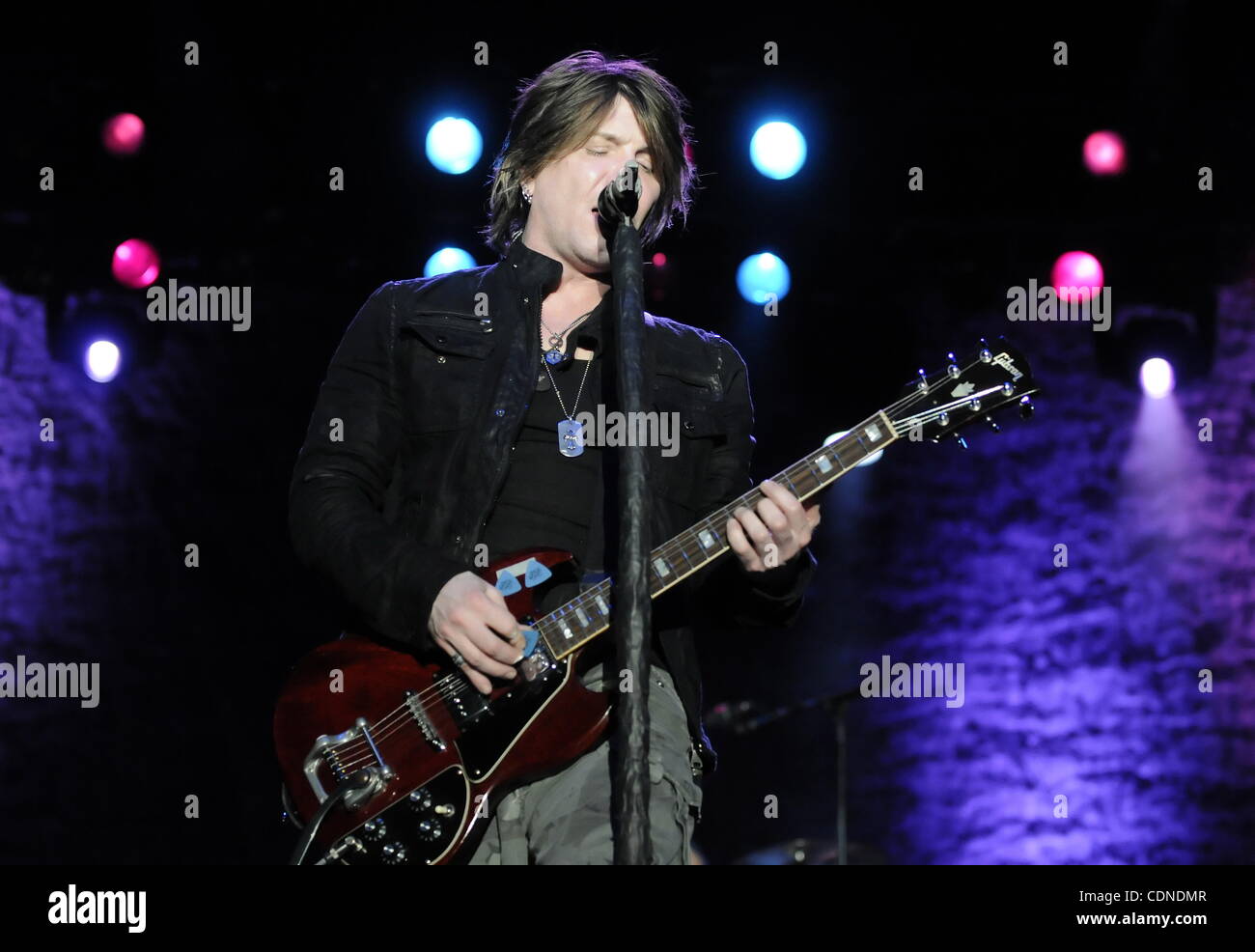 John Rzeznik, lead singer/guitarist and the Goo Goo Dolls performed a ...