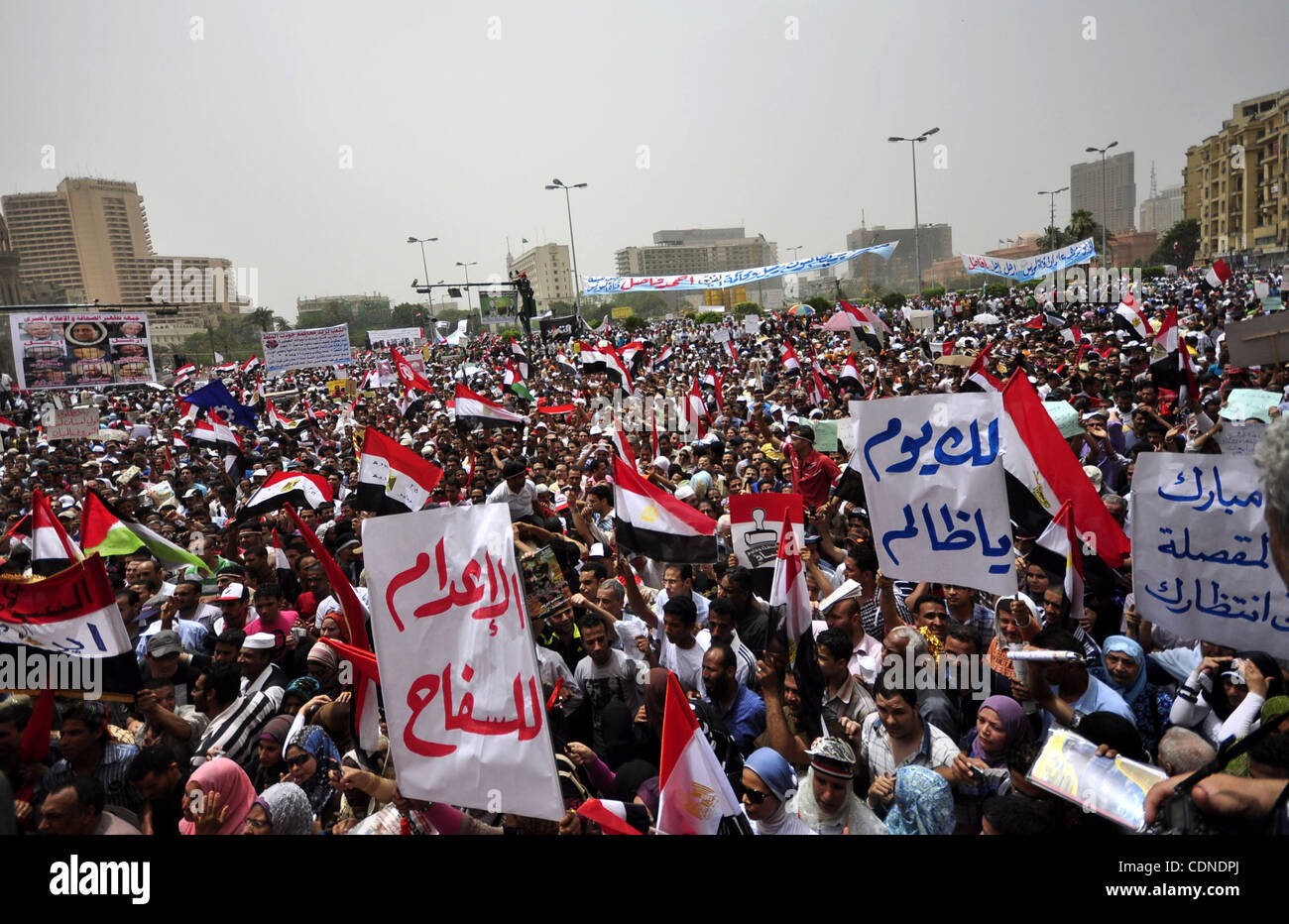 May 27, 2011 - Cairo, Egypt - Egyptian protesters take part in a ...