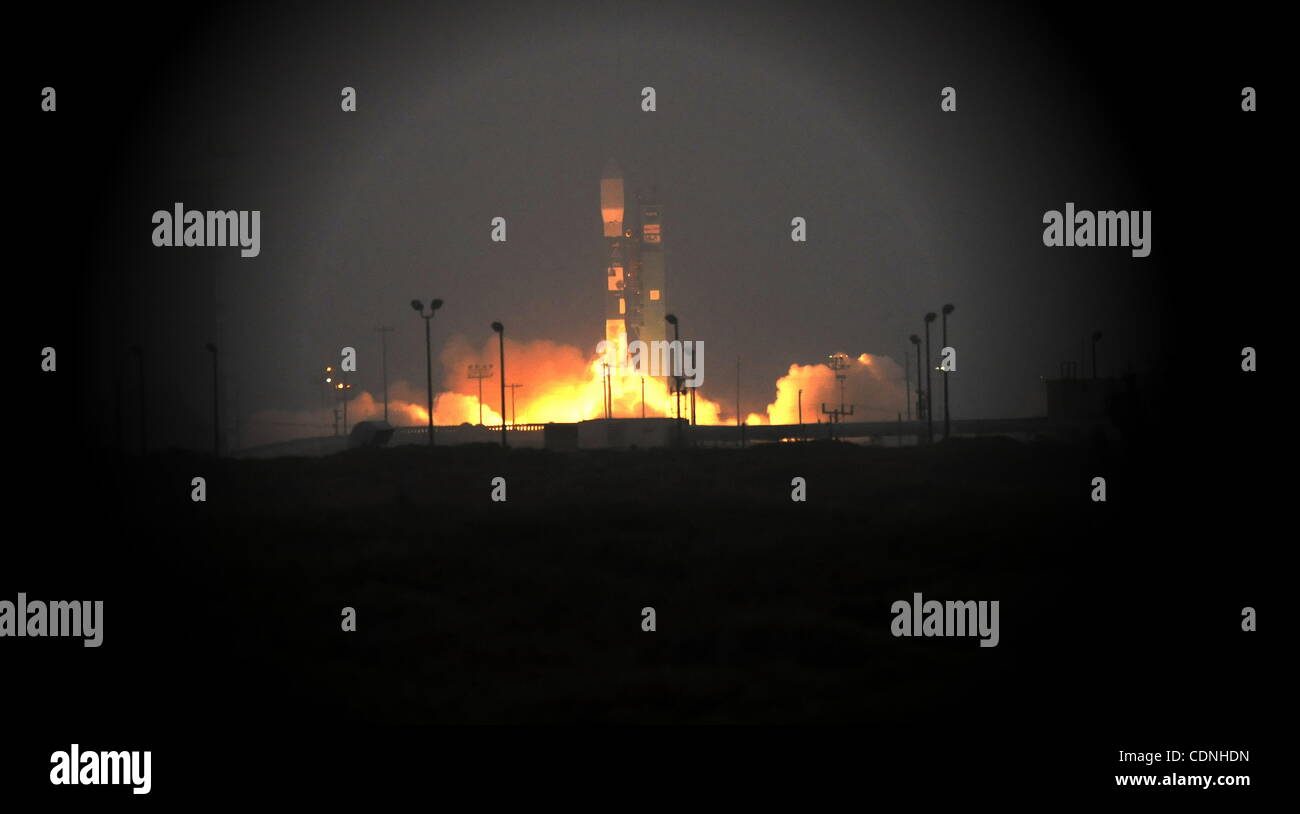 Delta ii heavy rocket hi-res stock photography and images - Alamy