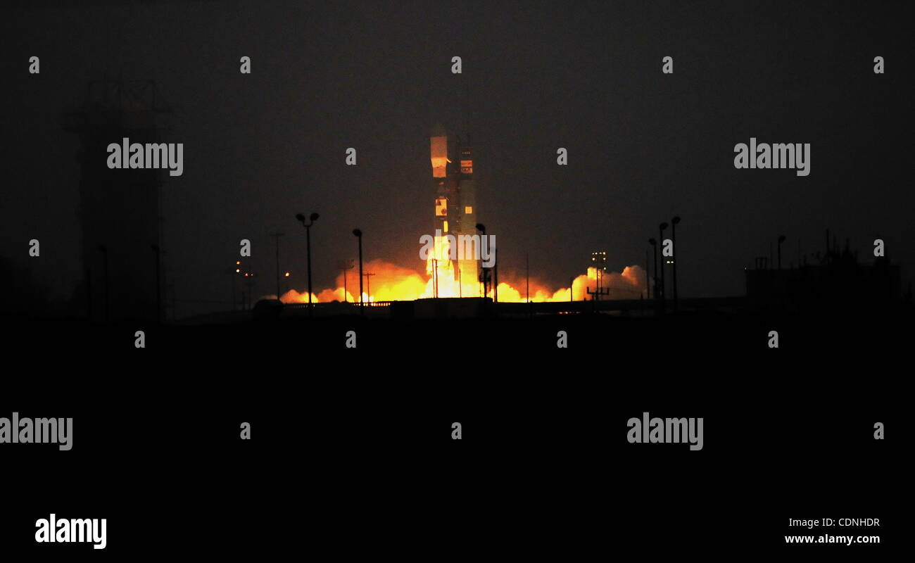 Delta ii heavy rocket hi-res stock photography and images - Alamy