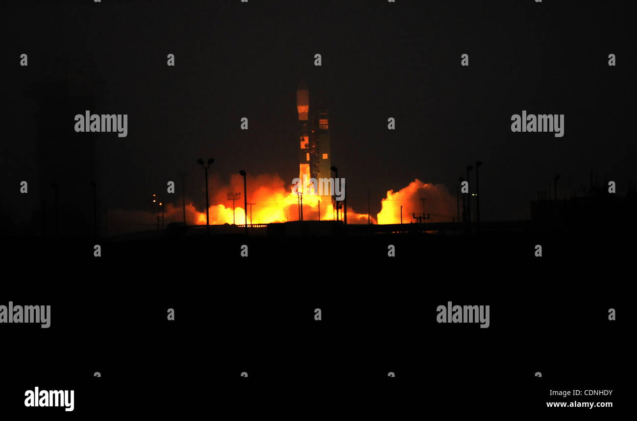 Delta ii heavy rocket hi-res stock photography and images - Alamy