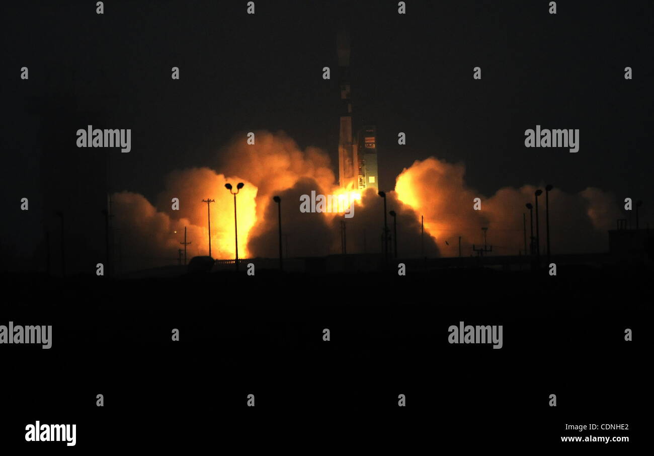 Delta ii heavy rocket hi-res stock photography and images - Alamy