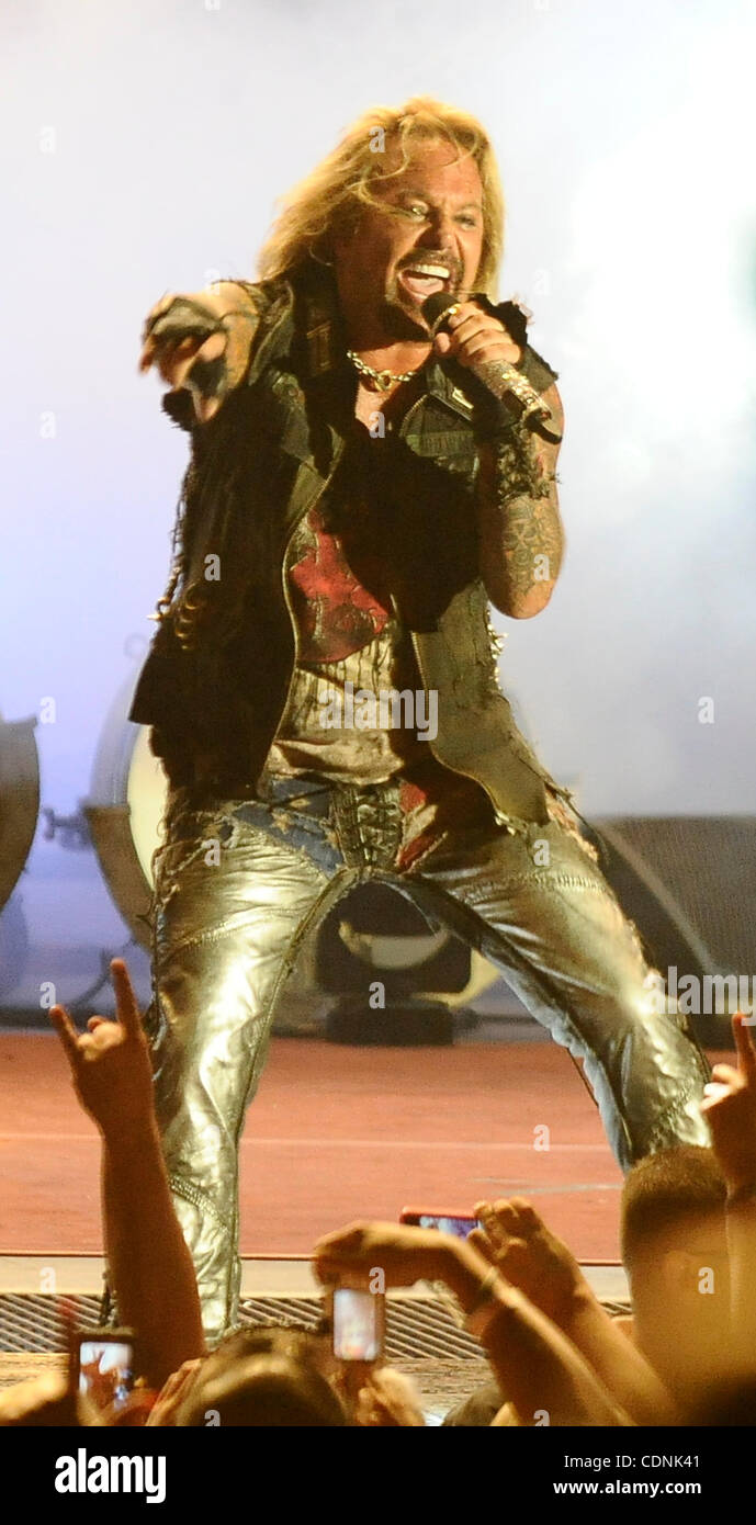 Lead singer vince neil hi-res stock photography and images - Alamy
