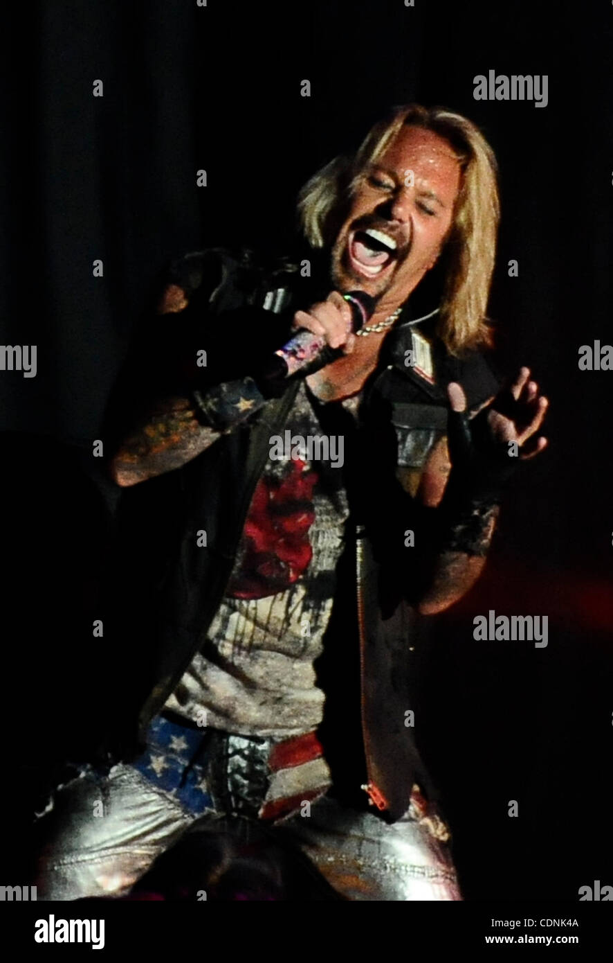 Lead singer vince neil hi-res stock photography and images - Alamy