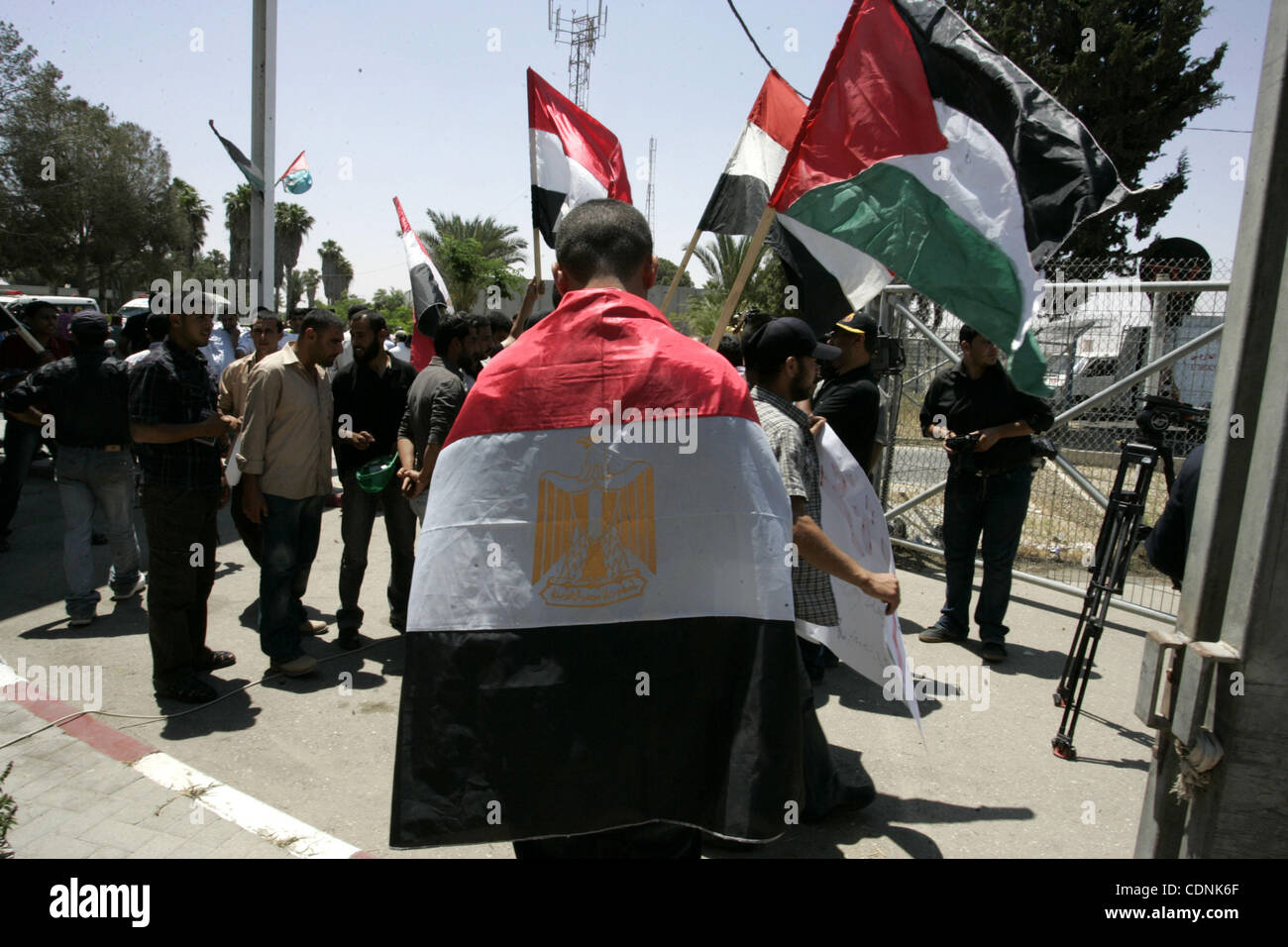Jun 16, 2011 - Rafah, Palestine, Gaza Strip - Palestinians hold their ...