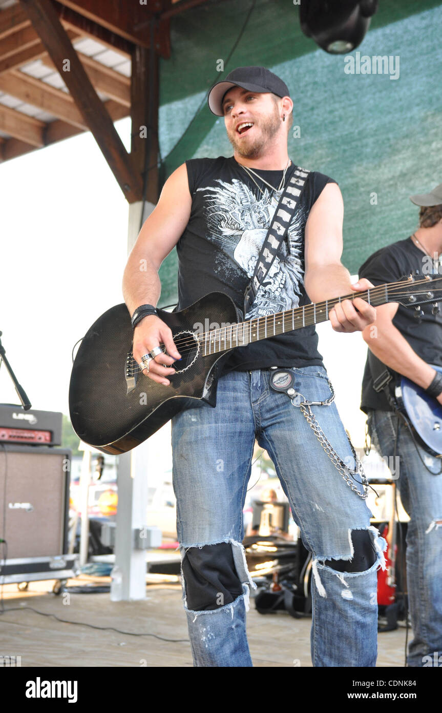 Brantley gilbert performs hi-res stock photography and images - Alamy