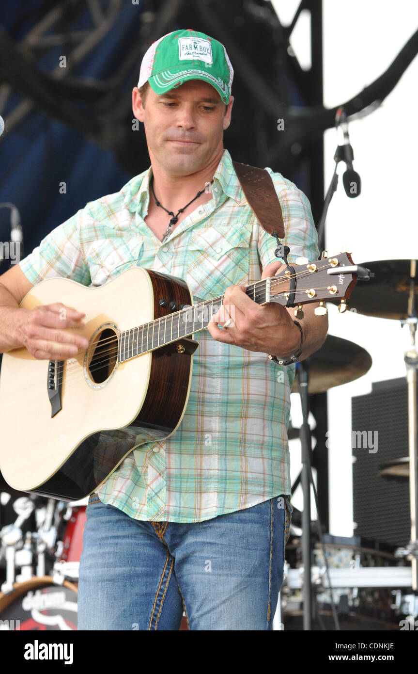 June 17, 2011 - Roanoke Rapids, North Carolina, USA Singer JAMES WESLEY ...