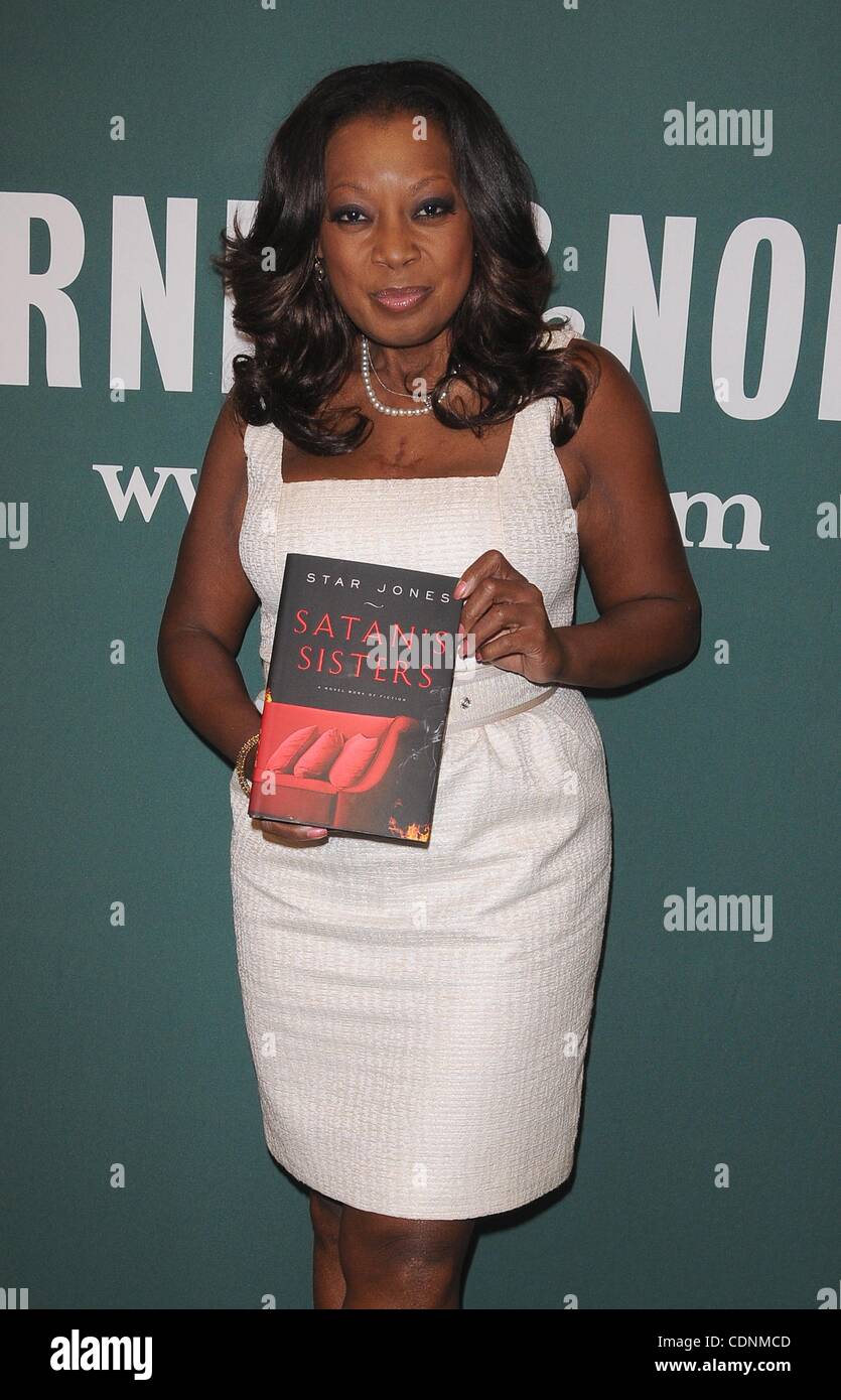 June 18, 2011 - Hollywood, California, U.S. - Star Jones signs her book ...