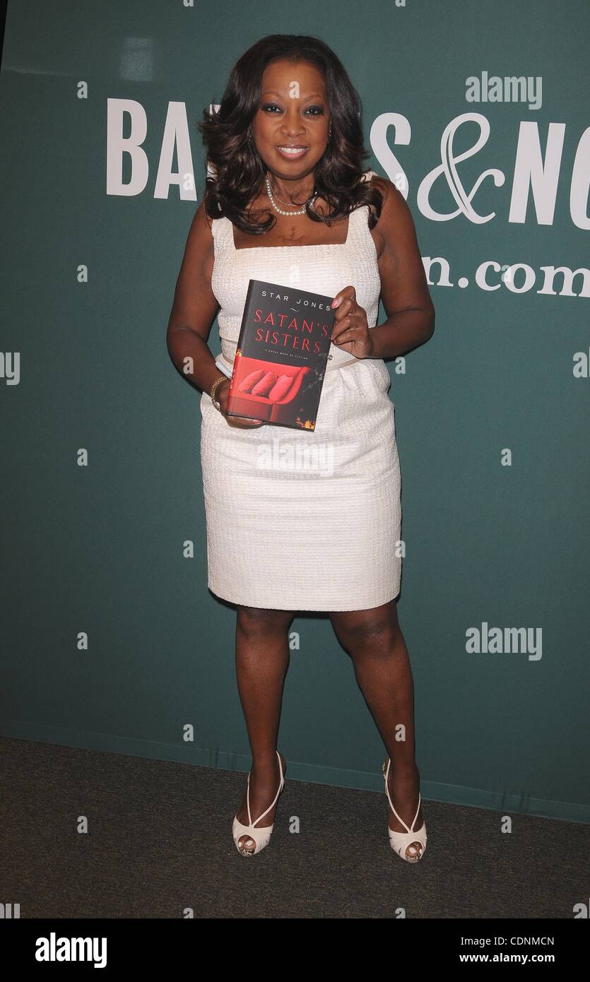 June 18, 2011 - Hollywood, California, U.S. - Star Jones signs her book ...
