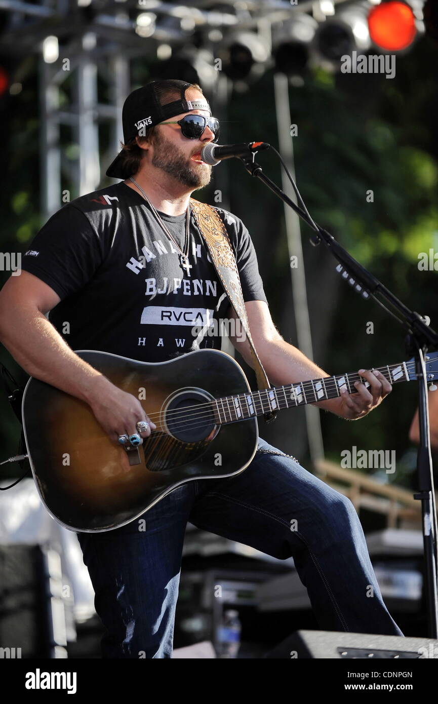 Country music recording artist Randy Houser played a live concert ...