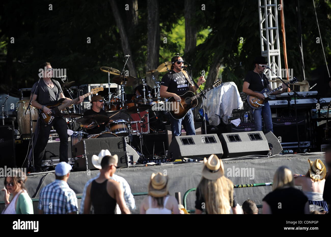 Country music recording artist Randy Houser played a live concert ...