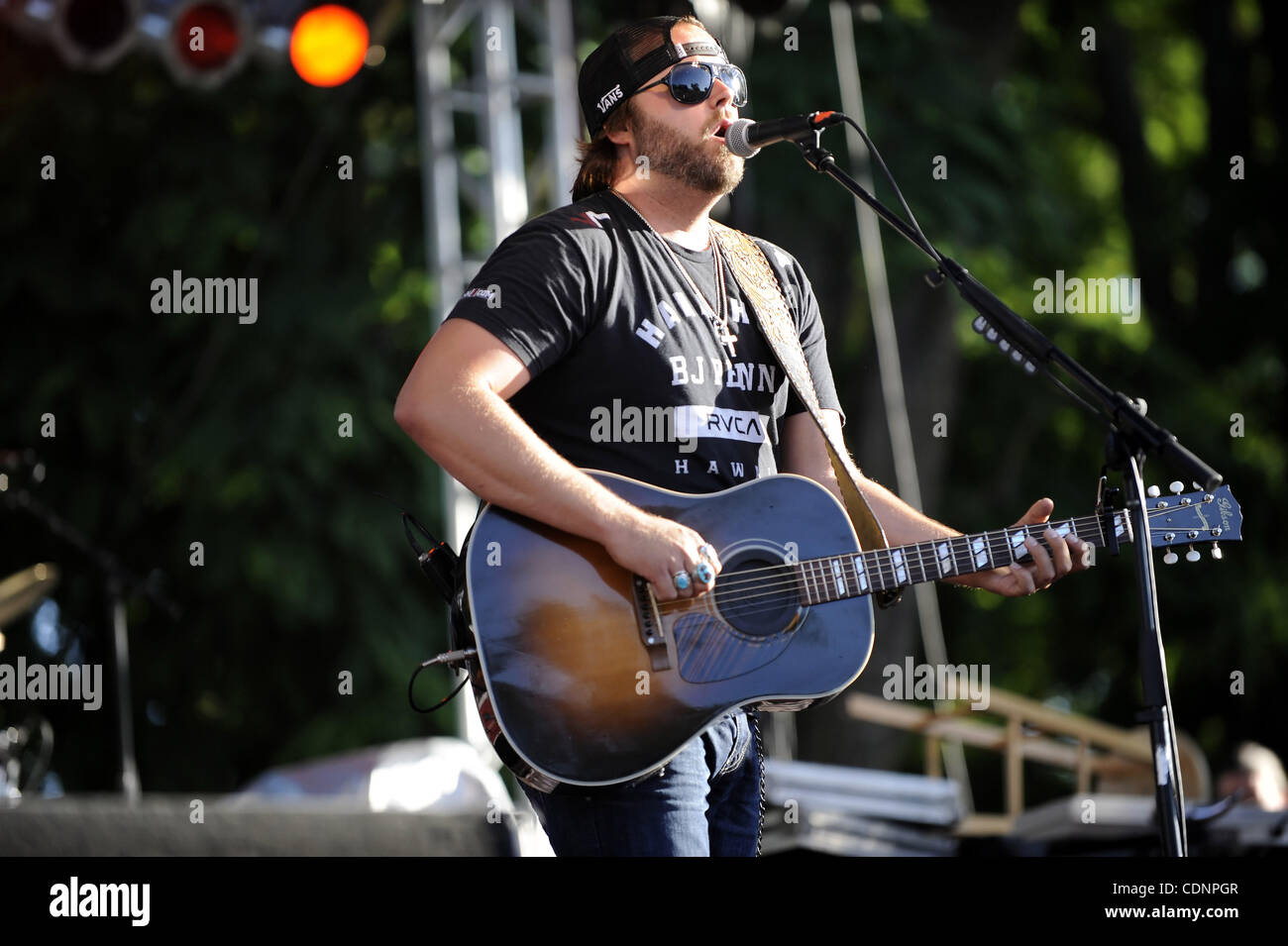 Country music recording artist Randy Houser played a live concert ...